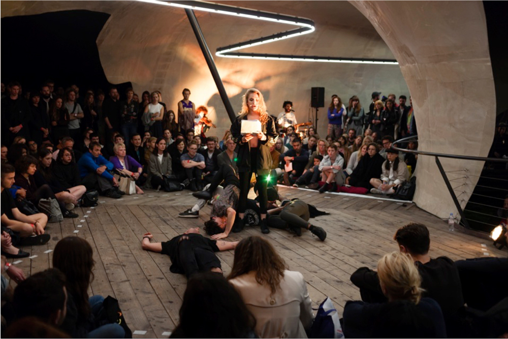 Hannah Perry works of the artist | Althuis Hofland Fine Arts